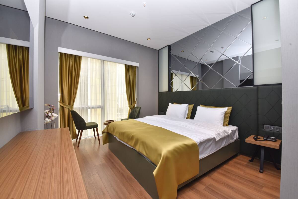 Quarto casal ou duplo empresarial | Roupas de cama de algodão egípcio, roupas de cama premium, frigobar