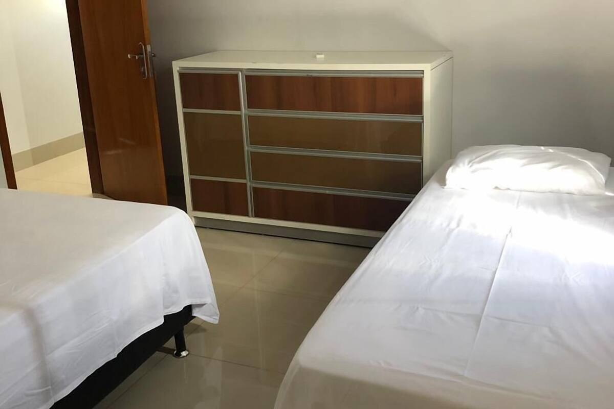 Wi-Fi de cortesia, roupa de cama