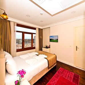 Quarto casal panorâmico, 1 cama de casal, terraço | Frigobar, cofres nos quartos, quartos à prova de som, Wi-Fi de cortesia