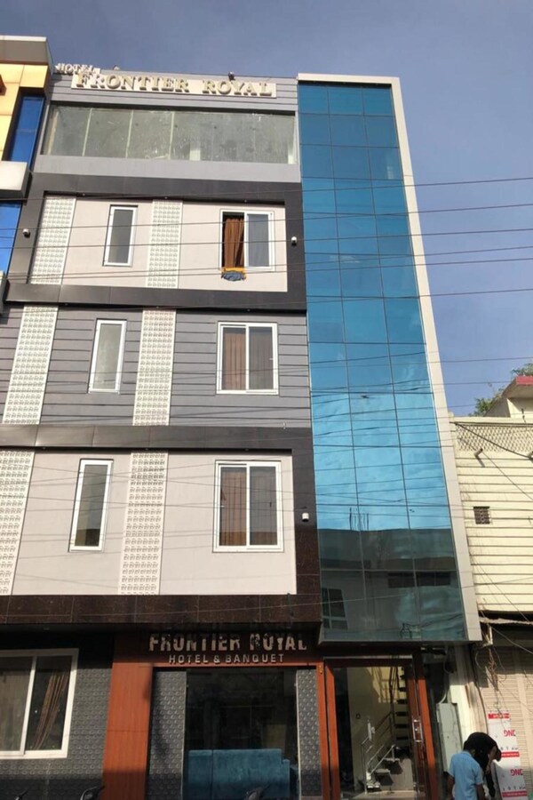Hotel Frontier Royal - Kota