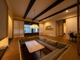 Casa (Private Vacation Home, HISA) | Sala de estar | TV de ecrã plano, leitor de DVD 