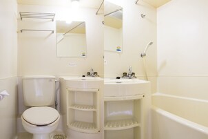 Quarto Quádruplo em estilo japonês, para não fumantes (Japanese Style, Quadraple) | Banheiro | Chuveiro/banheira combinados, secador de cabelo, chinelos