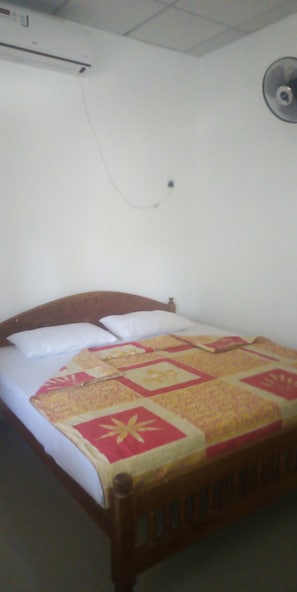 Quarto Duplo Deluxe, 1 cama king-size | Wi-fi grátis, roupa de cama fornecida 
