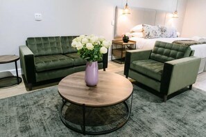 Suite Lua de Mel | Minibar, cofre com capacidade para portátil, secretária 