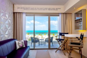 STAR Class Junior Suite Ocean View | Roupas de cama premium, cofres nos quartos, escrivaninha