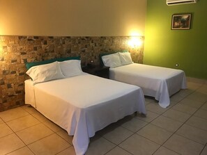 Quarto casal | Wi-Fi de cortesia, roupa de cama