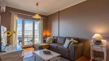 Apartamento, 2 quartos, sacada, vista para o mar | Sala de estar | TV de tela plana