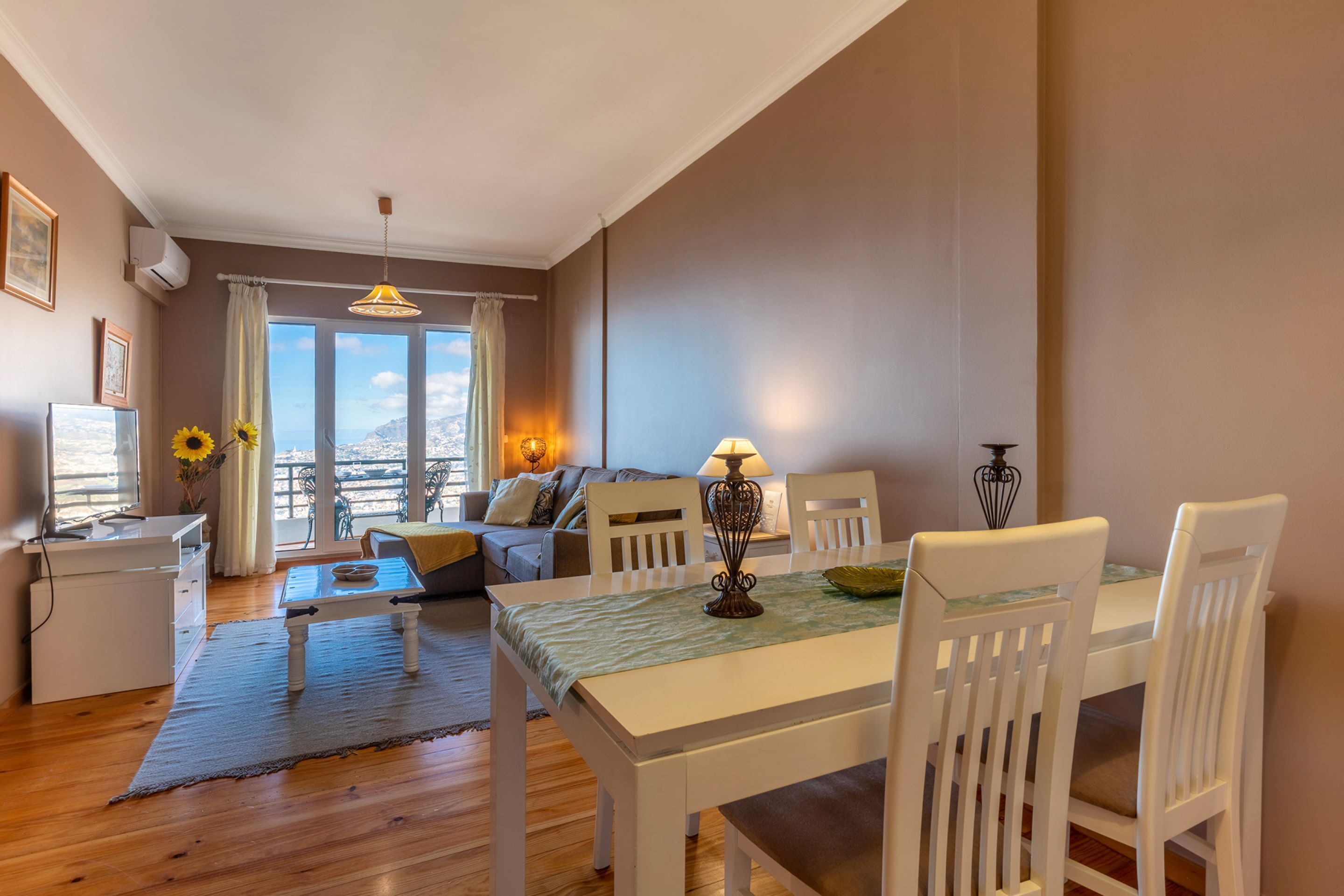 Apartamento, 2 quartos, sacada, vista para o mar | Opções para refeição no quarto