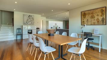 Villa, 4 quartos, piscina privativa | Refeições no quarto