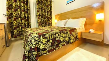 Quarto Duplo Deluxe | Cortinas/cortinados opacos, ferro/tábua de engomar, Wi-fi grátis
