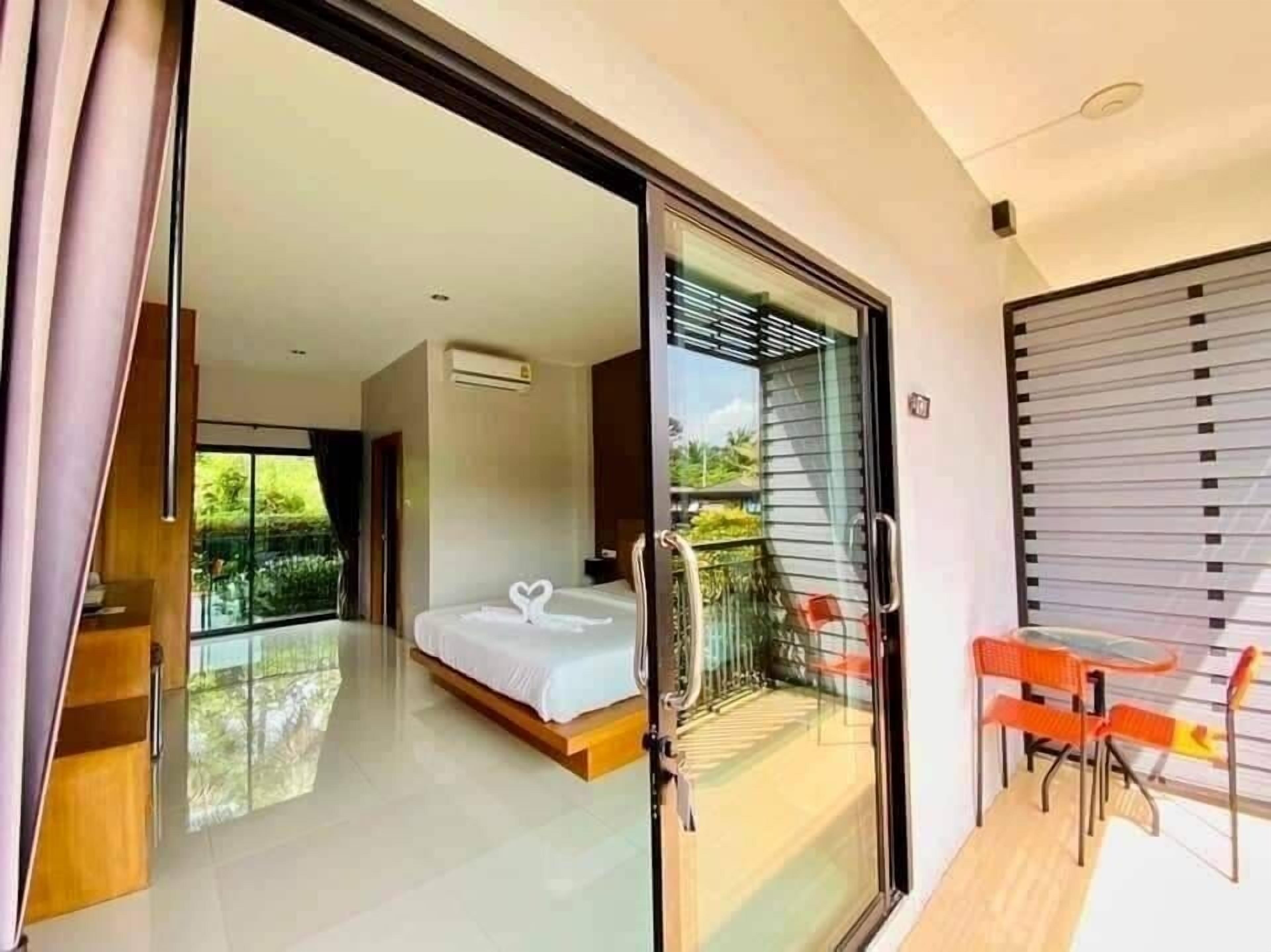 Quarto casal standard | Área de estar | TV LCD