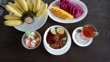 Pequeno-almoço continental diário (85000 IDR por pessoa)