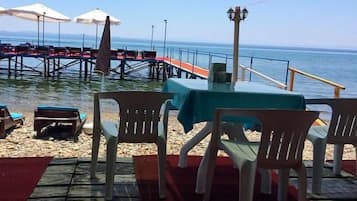 Pequenos-almoços, almoços e jantares servidos