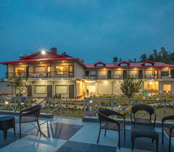 Catch A Surreal Experience - The Tent House - Chail