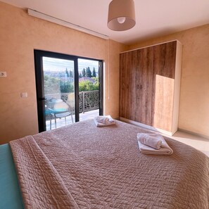 Apartamento luxo, 1 quarto, vista para o jardim | Roupas de cama premium, frigobar, individualmente decorados