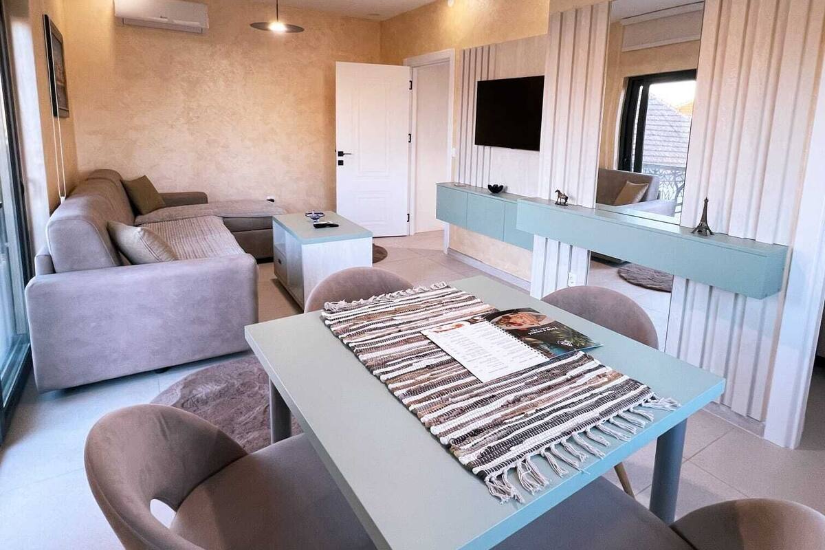 Apartamento conforto | Área de estar | TV de tela plana