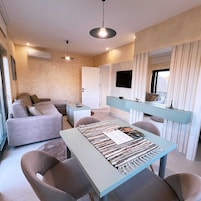 Apartamento Comfort | Sala de estar | TV de ecrã plano