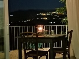 Quarto Clássico com Cama de Casal, varanda, vista para as vinhas | Vista da varanda