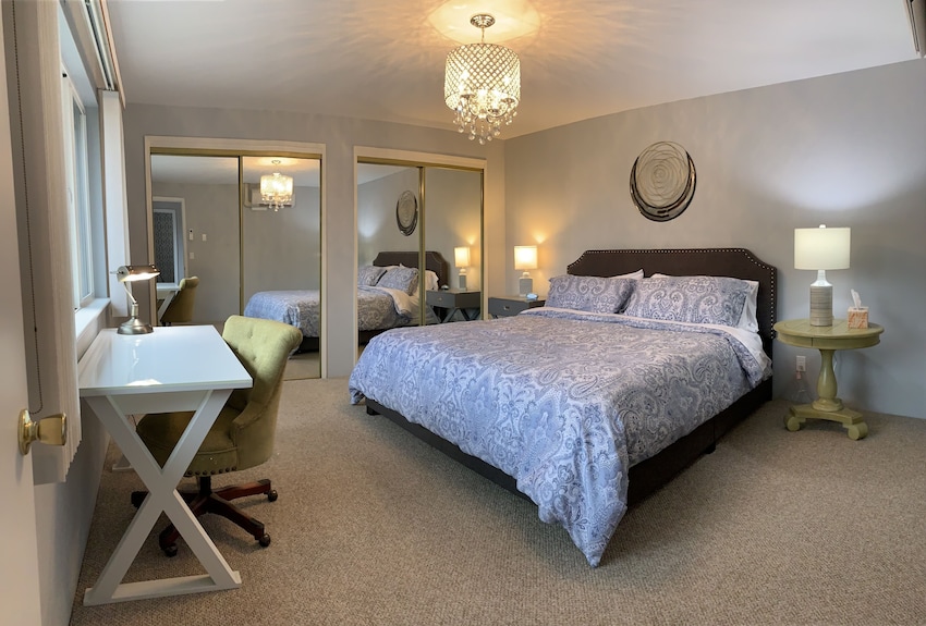 Stunning Rogue River Views From Main Room, Kitchenette And Bedroom - Oregon