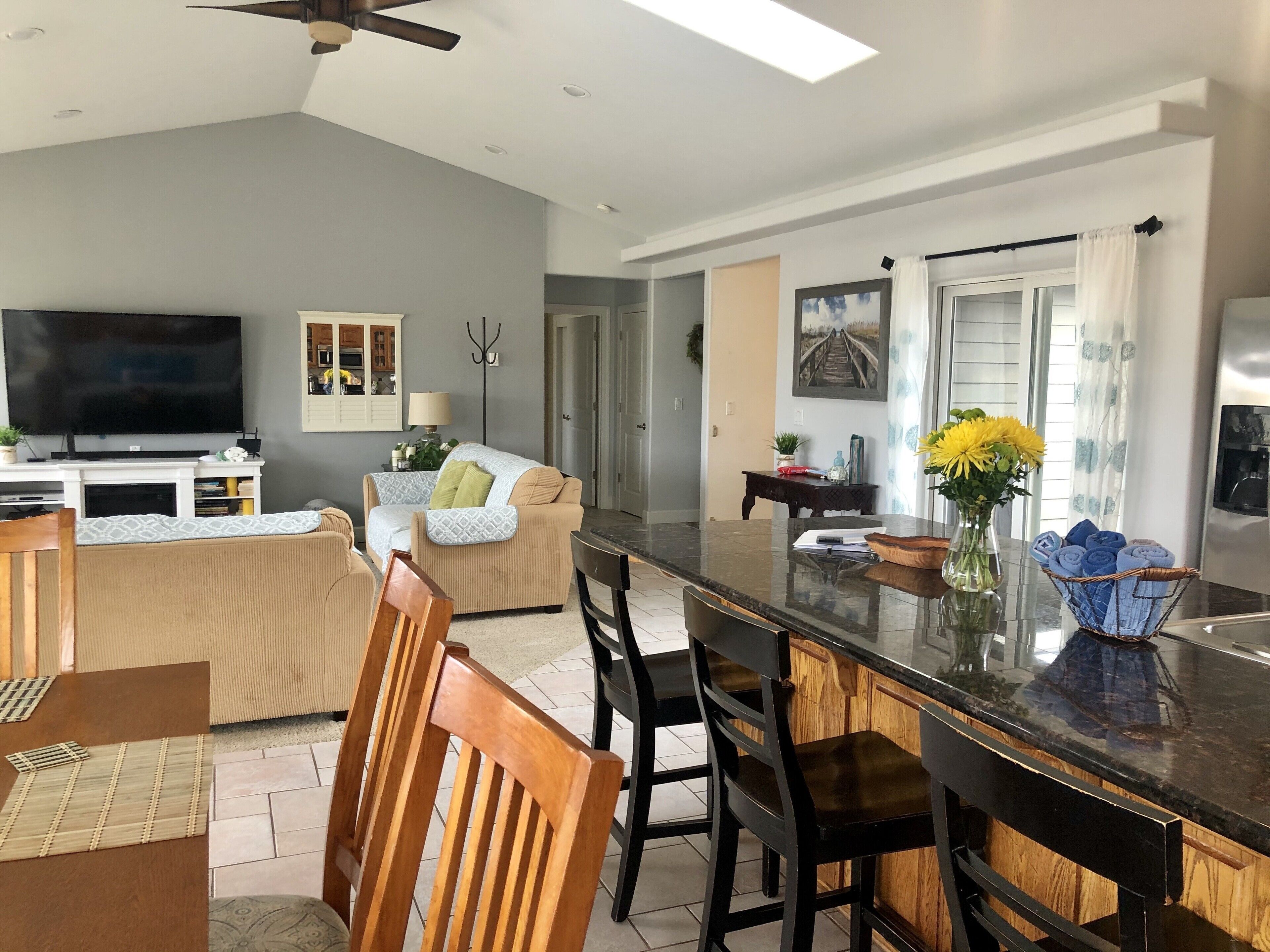 Beach Front-bay View.- Pool Access- Spacious-relaxing-pets. Great Spot!! - Waldport, OR