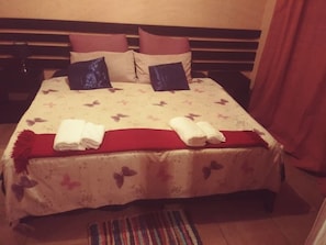 Quarto casal ou duplo standard | 1 quarto, frigobar, escrivaninha, espaço de trabalho para notebook