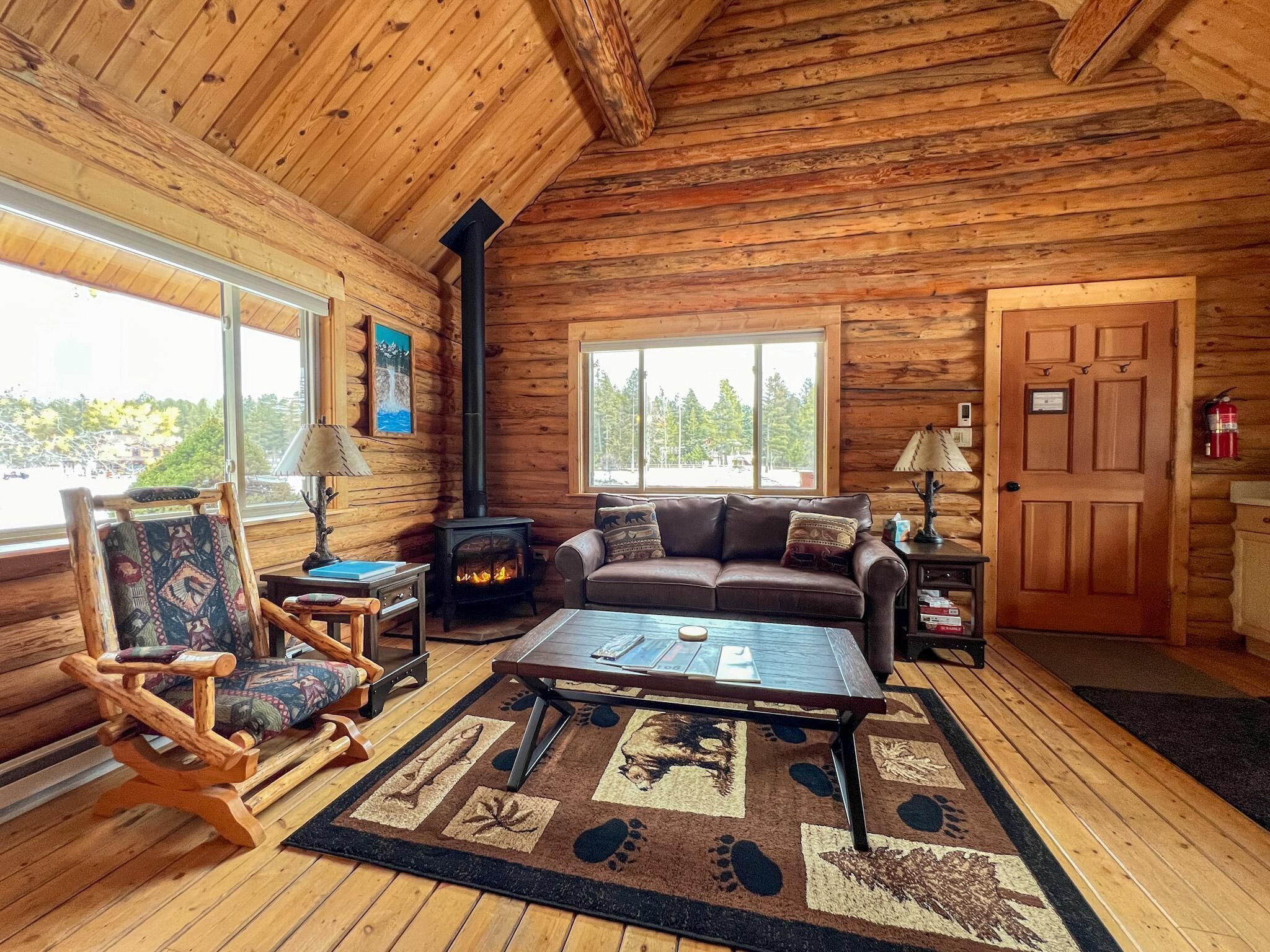 Scenic Cabin  Hot Tub  Fire Pit  Grill  Pond - Kalispell, MT