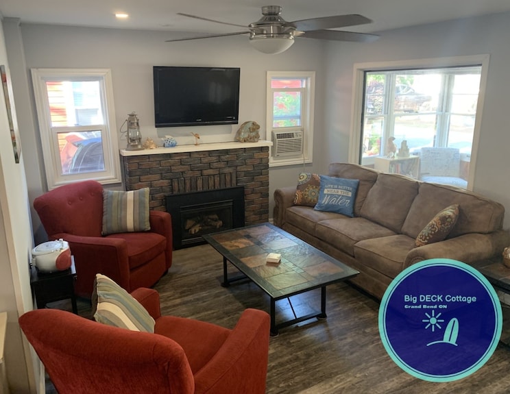 Cubierta Grande - 3 Minutos A Pie De La Playa De Grand Bend (4 Habitaciones, Capacidad Para 11 Personas, Estacionamiento Para 5) - Grand Bend