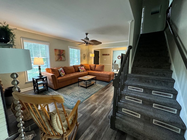 Family Friendly Four Bed Find! Quiet, Clean, Comfy Min 2 Everywhere. - Charlotte, NC