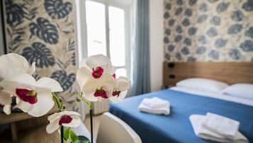 Quarto Duplo ou Twin Standard | Roupa de alta qualidade, cofre no quarto, secretária, Wi-fi grátis