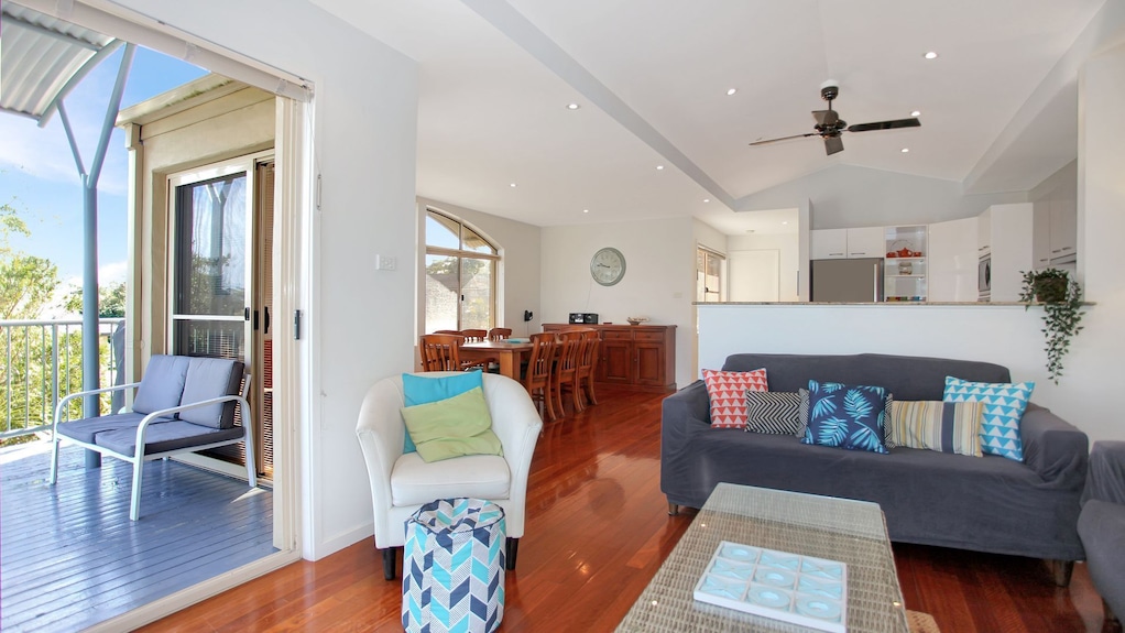 Riverside Views Hawks Nest - Tea Gardens