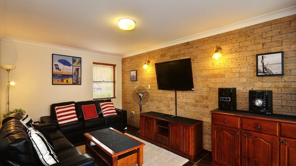 Close To The Main Surf Beach - 호크스 네스트