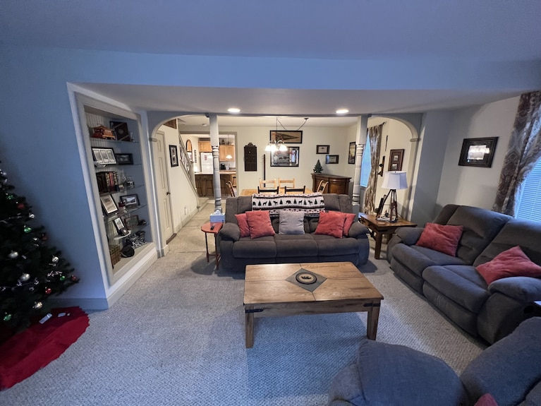 West Broadway With Private Parking! - Pennsylvania