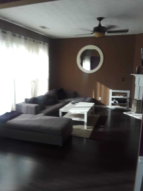 Sunny Home Overlooking Pond. Monthly Stays Welcome! - 로렌스빌