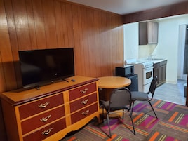 Suite | Sala de estar | TV de ecrã plano