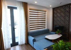 Apartamento superluxo, cozinha americana | Área de estar | TV de tela plana 23 polegadas com canais a cabo, TV