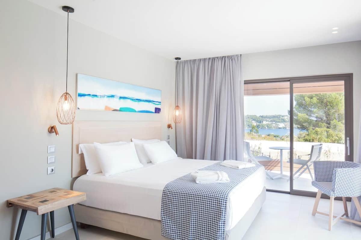 Quarto casal premium, piscina particular | Roupas de cama de algodão egípcio, roupas de cama premium