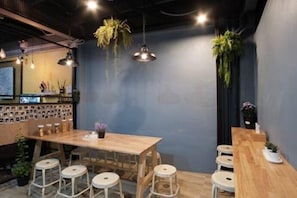 Café da manhã continental todos os dias (THB 300 por pessoa)