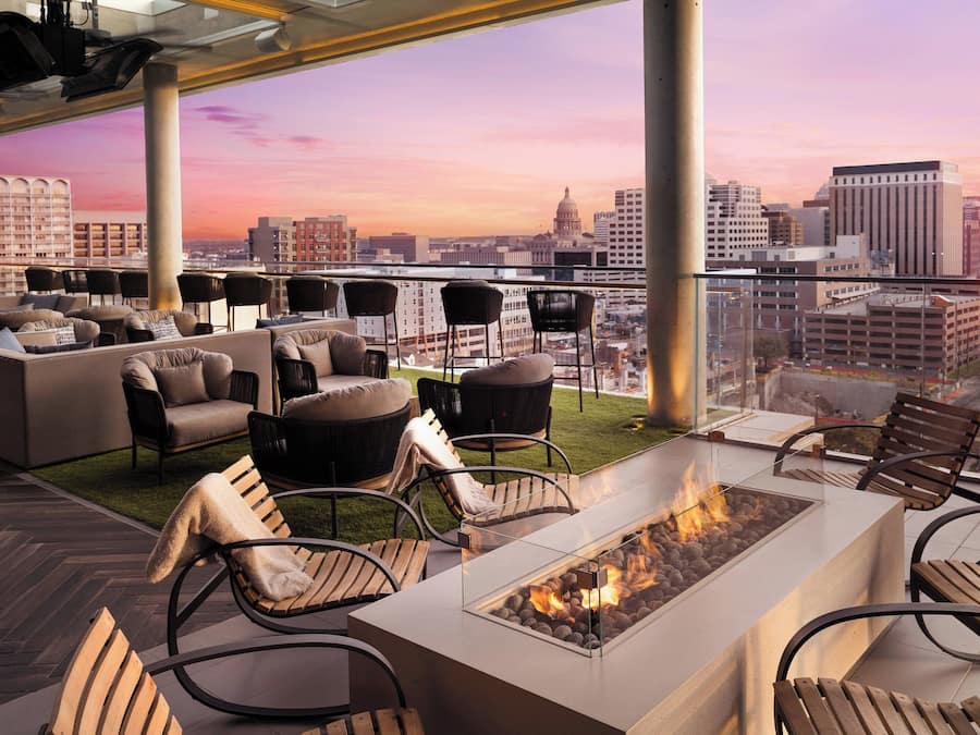 2 bares/lounges, este bar no terraço do hotel