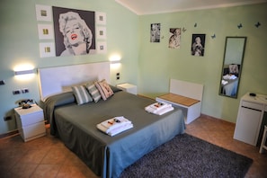 Quarto Duplo, varanda | Cortinas/cortinados opacos, berços/camas para crianças, Wi-fi grátis 