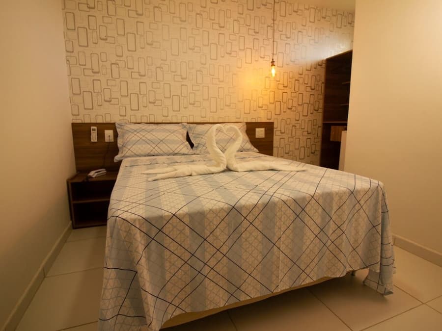 Quarto casal | Frigobar, ferros/tábuas de passar roupa, Wi-Fi de cortesia