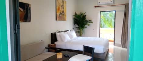 Quarto Quádruplo Exclusivo (Not Too Fast) | Minibar, cofre com capacidade para portátil