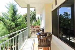 Villa Standard | Secretária, cortinas/cortinados opacos, roupa de cama fornecida 