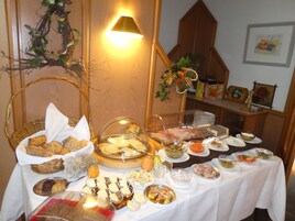 Pequeno-almoço tipo buffet diário incluído 