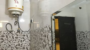 Quarto luxo | Banheiro | Chuveiro, toalhas de banho