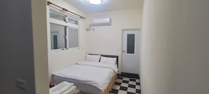 Quarto Twin Comfort | Secretária, Wi-fi grátis, roupa de cama fornecida 