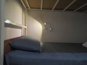 1 Bed in 8-Bed Mixed Dorm. with Terrace | Roupa de alta qualidade, quartos insonorizados, ferro/tábua de engomar 