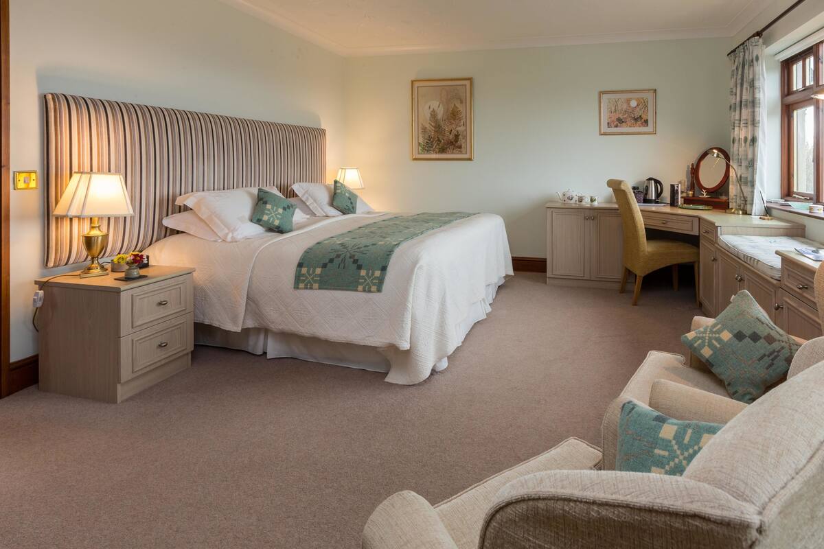 Carn Ingli Room | Cofre no quarto, secretária, cortinas/cortinados opacos, Wi-fi grátis 