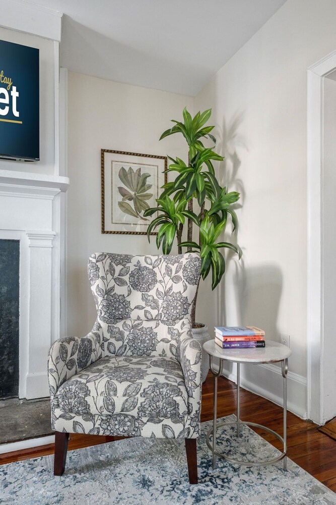 The Artist's Atelier | Cozy Elliotborough Retreat - Charleston, SC