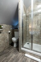 Quarto Duplo Standard | Duche na casa de banho