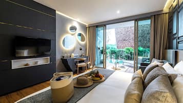 Quarto Deluxe, 1 cama king-size, não fumadores, acesso à piscina | Cofre no quarto, com decoração personalizada
